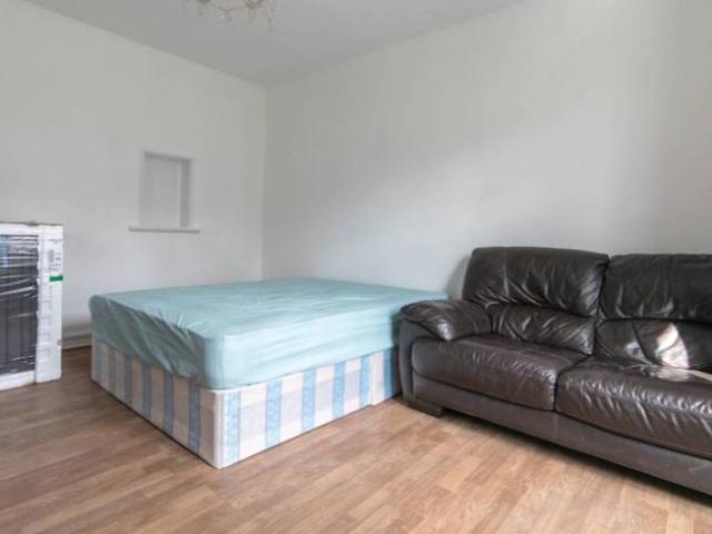 Shared Living/roommate 3 Bedroom For Rent London London 1080 ES102056227
