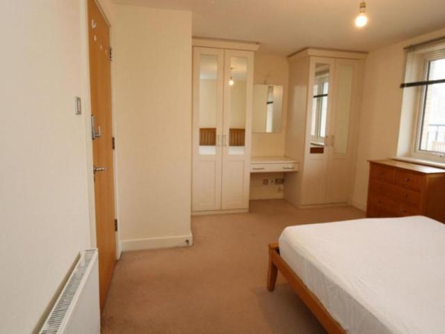 Shared Living/roommate 3 Bedroom For Rent London London 1084 ELS90559357