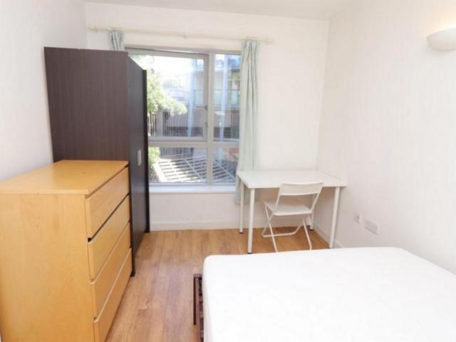 Shared Living/roommate 3 Bedroom For Rent London London 1084 ELS90559968