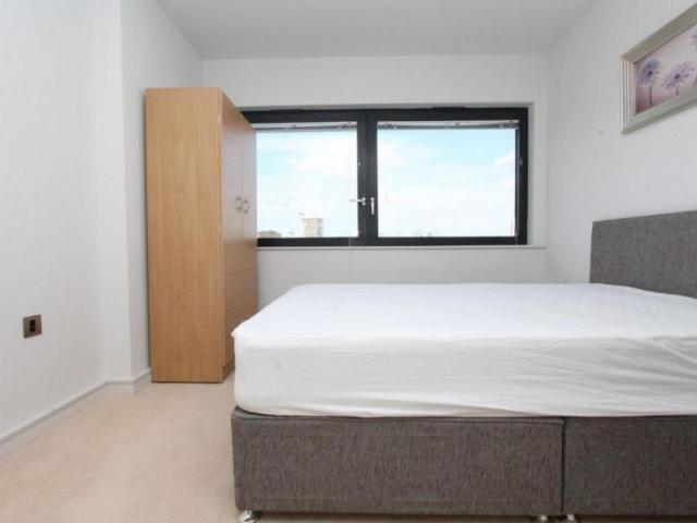 Shared Living/roommate 3 Bedroom For Rent London London 1084 ELS90559918