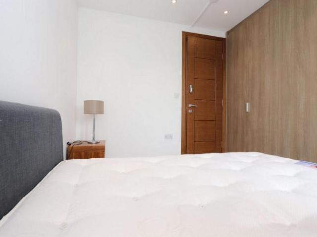 Shared Living/roommate 3 Bedroom For Rent London London 1084 ES90560086