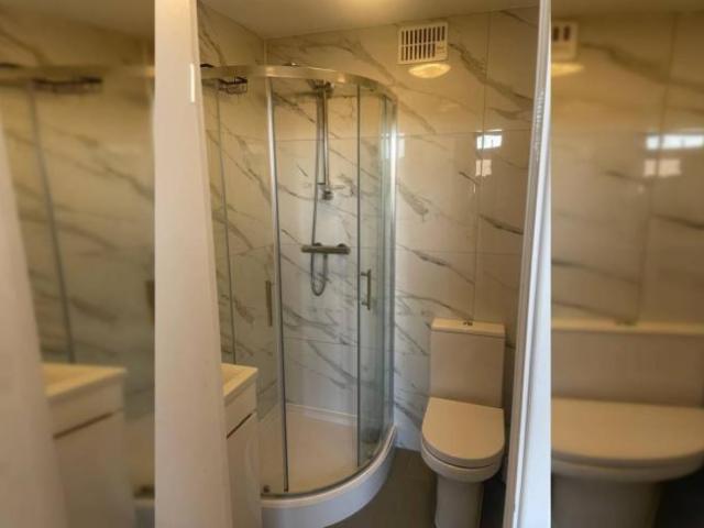 Shared Living/roommate 3 Bedroom For Rent London London 1000 ELS97910093