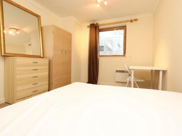 Shared Living/roommate 3 Bedroom For Rent London London 1019 ELS90559443