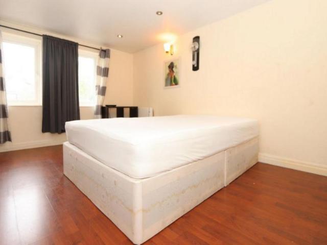 Shared Living/roommate 3 Bedroom For Rent London London 1149 ES90560026