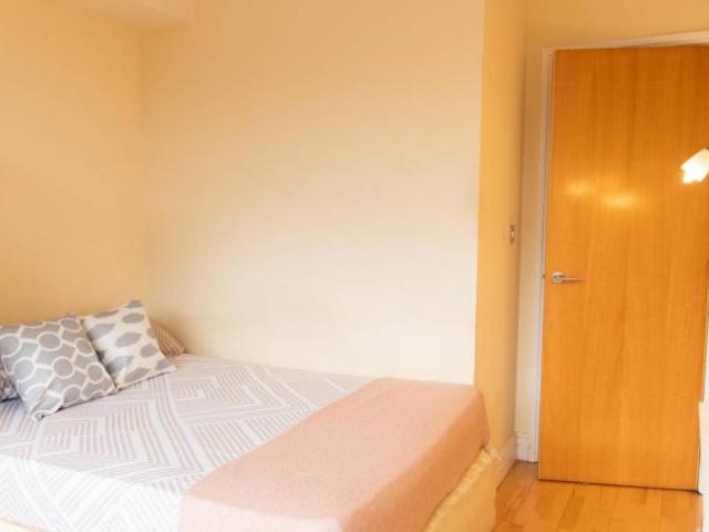 Shared Living/roommate 3 Bedroom For Rent London London 1154 ELS94982448