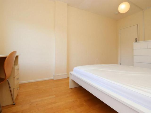Shared Living/roommate 3 Bedroom For Rent London London 1170 ELS90559794