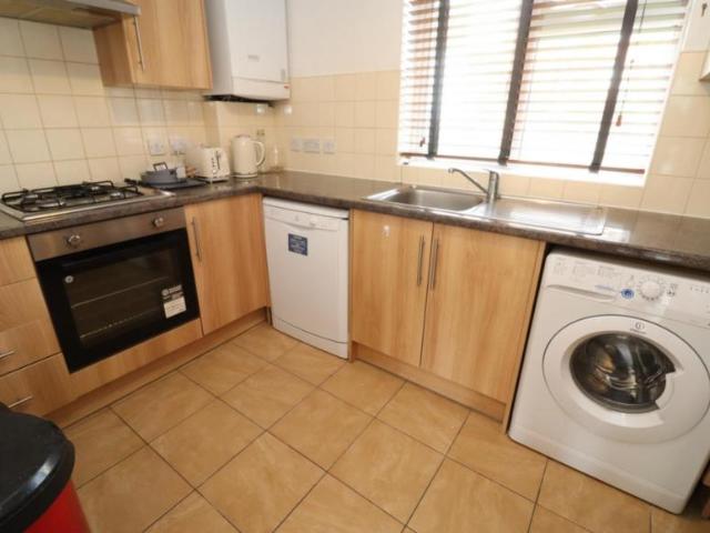 Shared Living/roommate 3 Bedroom For Rent London London 1170 ELS90560559
