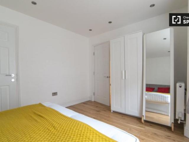 Shared Living/roommate 3 Bedroom For Rent London London 1180 ELS101838350