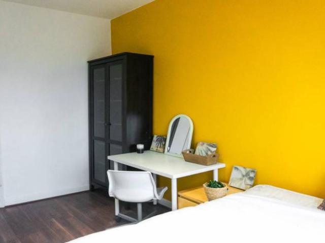 Shared Living/roommate 3 Bedroom For Rent London London 1180 ES102797020