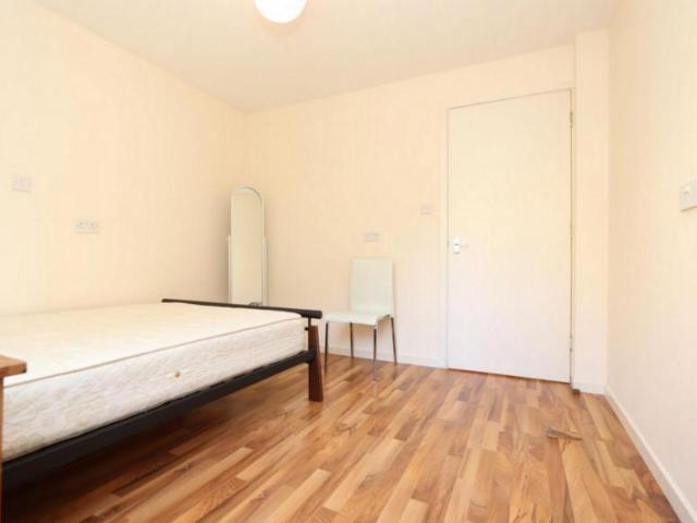 Shared Living/roommate 3 Bedroom For Rent London London 1192 ES90560139