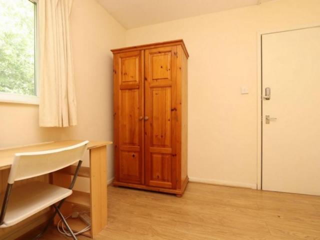 Shared Living/roommate 3 Bedroom For Rent London London 1105 ELS90559829