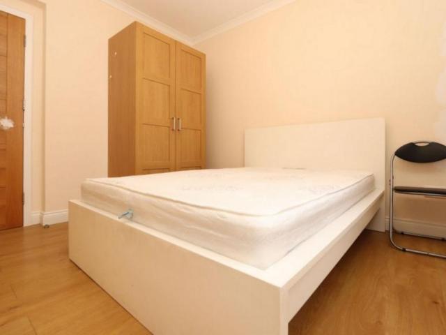 Shared Living/roommate 3 Bedroom For Rent London London 1105 ELS90559916