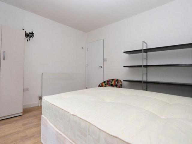 Shared Living/roommate 3 Bedroom For Rent London London 1105 ELS90560245