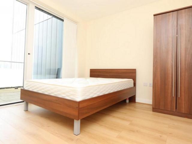 Shared Living/roommate 3 Bedroom For Rent London London 1105 ELS90560265