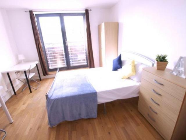 Shared Living/roommate 3 Bedroom For Rent London London 1105 ES90560052