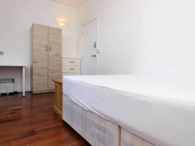 Shared Living/roommate 3 Bedroom For Rent London London 1127 ELS90559308