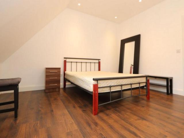 Shared Living/roommate 3 Bedroom For Rent London London 1127 ELS90559833