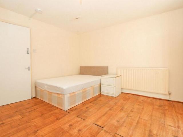 Shared Living/roommate 3 Bedroom For Rent London London 1257 ELS90559861