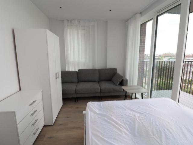 Shared Living/roommate 3 Bedroom For Rent London London 1257 ELS90560571