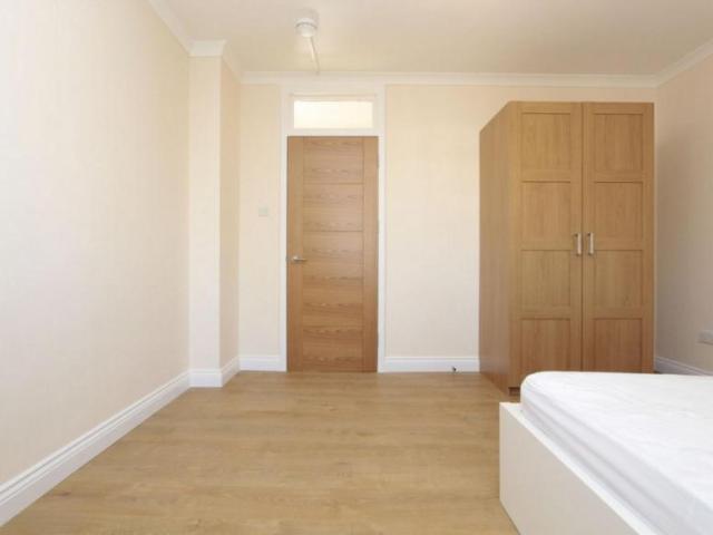Shared Living/roommate 3 Bedroom For Rent London London 1257 ES90560162
