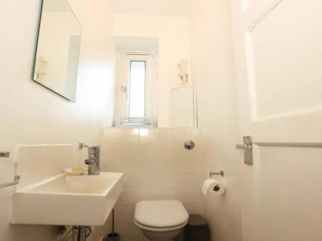 Shared Living/roommate 3 Bedroom For Rent London London 1260 ES101847044