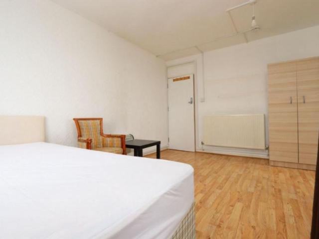 Shared Living/roommate 3 Bedroom For Rent London London 1279 ELS90560111