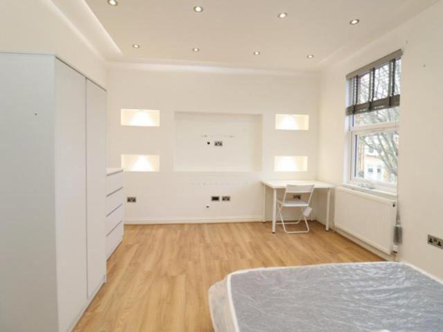 Shared Living/roommate 3 Bedroom For Rent London London 1279 ES90561801