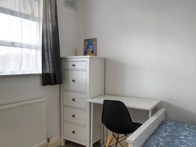 Shared Living/roommate 3 Bedroom For Rent London London 1200 ELS73165762