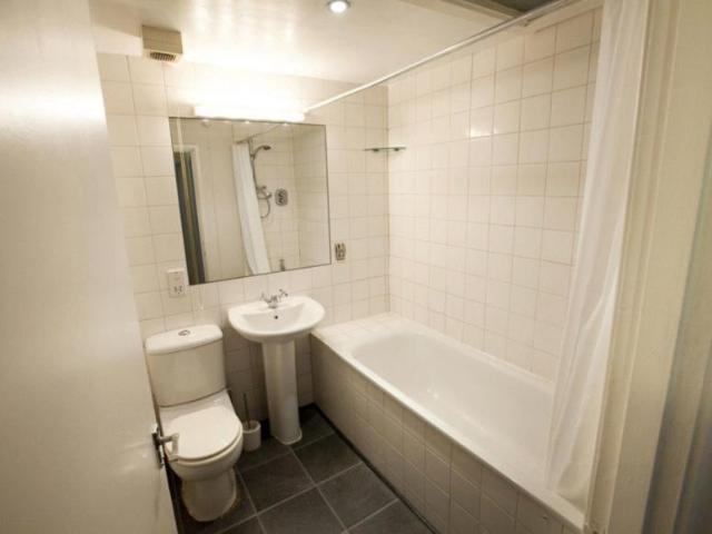 Shared Living/roommate 3 Bedroom For Rent London London 1200 ELS90563644