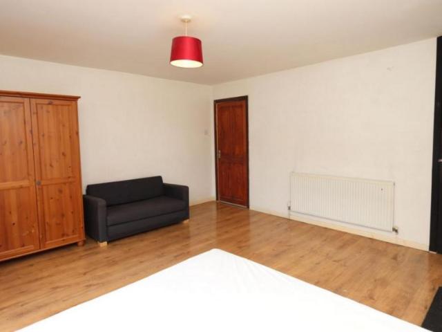 Shared Living/roommate 3 Bedroom For Rent London London 1214 ELS90559738