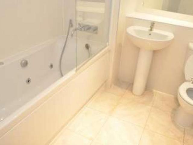 Shared Living/roommate 3 Bedroom For Rent London London 1218 ES90560108
