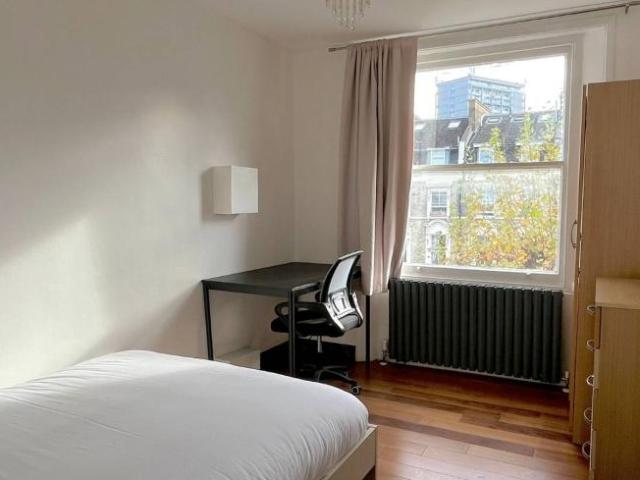 Shared Living/roommate 3 Bedroom For Rent London London 1220 ES100946491