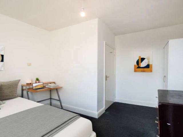 Shared Living/roommate 3 Bedroom For Rent London London 1221 ELS101840461