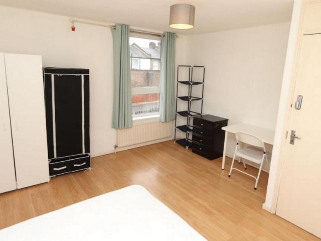 Shared Living/roommate 3 Bedroom For Rent London London 1235 ELS90559392
