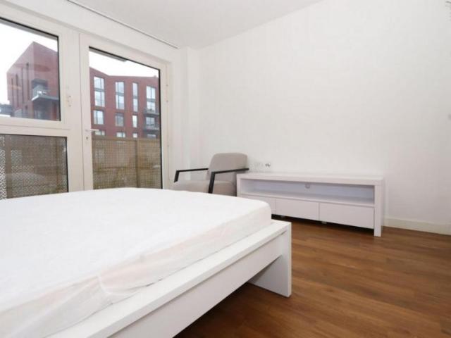 Shared Living/roommate 3 Bedroom For Rent London London 1235 ELS90559953