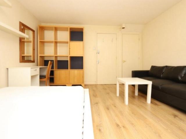 Shared Living/roommate 3 Bedroom For Rent London London 1235 ELS90560114