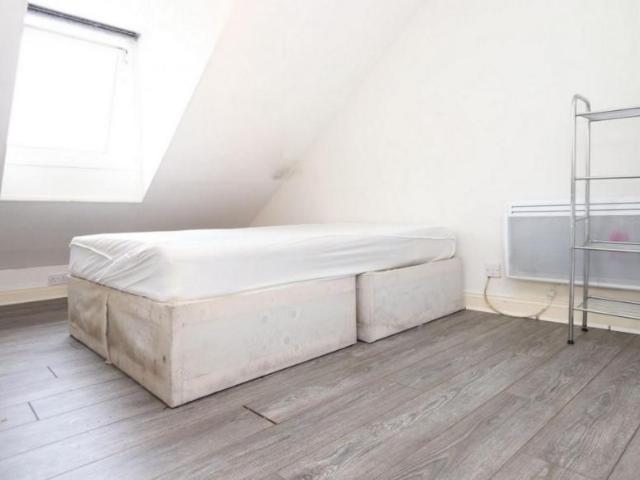Shared Living/roommate 3 Bedroom For Rent London London 1235 ELS90560344