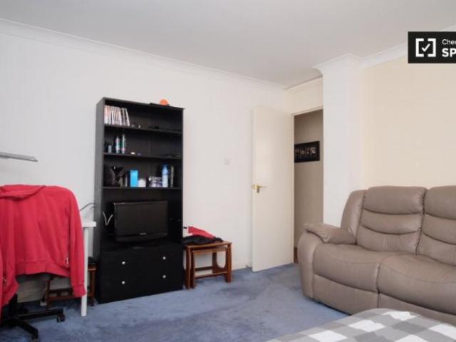 Shared Living/roommate 3 Bedroom For Rent London London 1340 ELS100676709