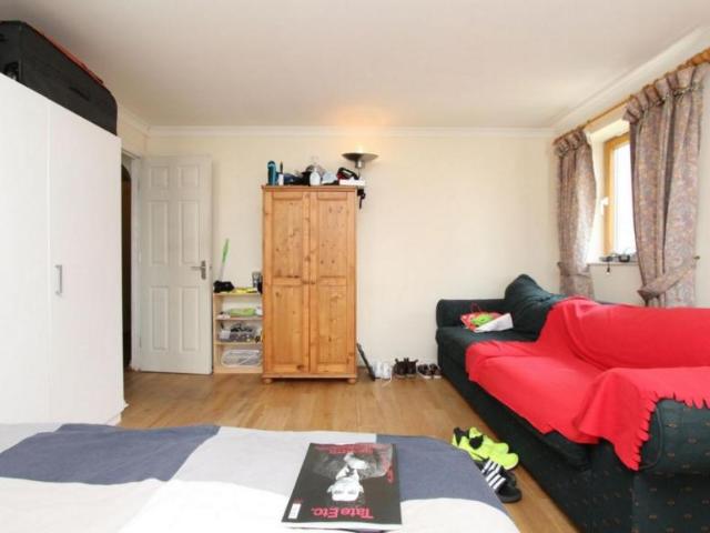 Shared Living/roommate 3 Bedroom For Rent London London 1344 ES90559407