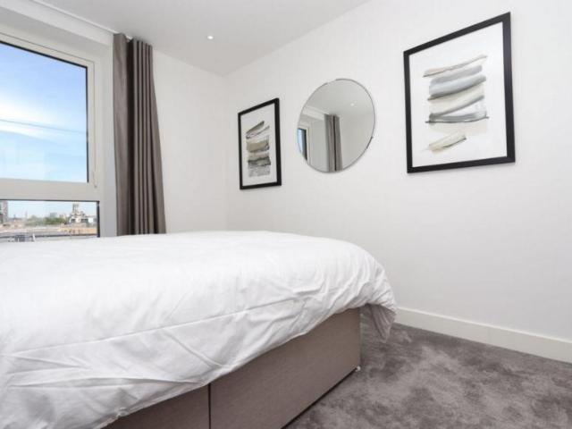 Shared Living/roommate 3 Bedroom For Rent London London 1344 ES90560234