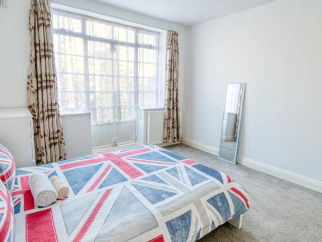 Shared Living/roommate 3 Bedroom For Rent London London 1350 ELS101730992