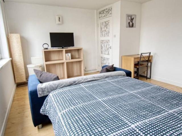Shared Living/roommate 3 Bedroom For Rent London London 1350 ELS101761221