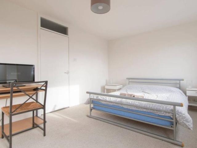 Shared Living/roommate 3 Bedroom For Rent London London 1350 ELS101771868