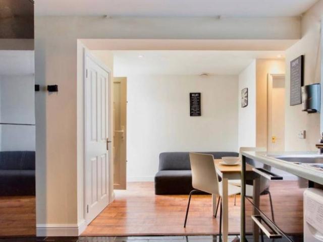 Shared Living/roommate 3 Bedroom For Rent London London 1350 ES101850505