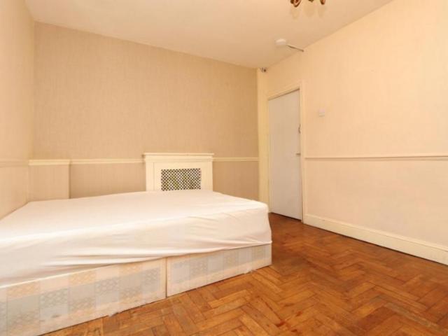 Shared Living/roommate 3 Bedroom For Rent London London 1365 ELS90559774