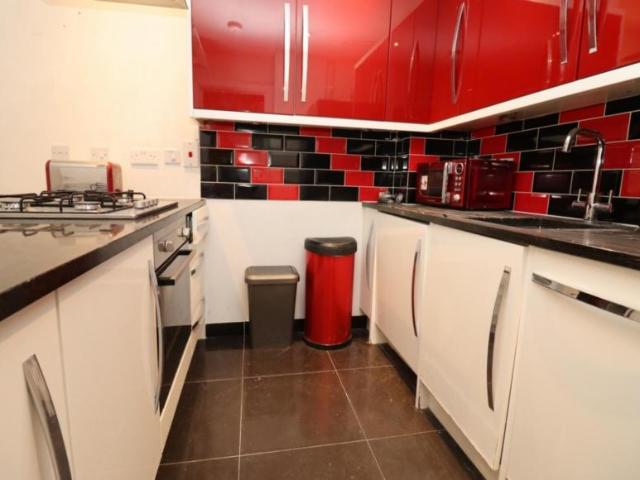 Shared Living/roommate 3 Bedroom For Rent London London 1365 ELS90560460