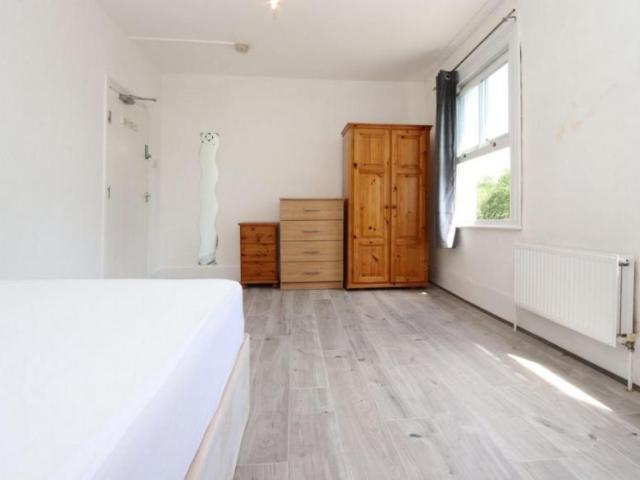 Shared Living/roommate 3 Bedroom For Rent London London 1387 ELS90559698