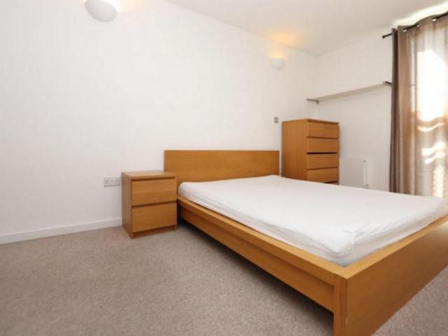 Shared Living/roommate 3 Bedroom For Rent London London 1387 ES90560003