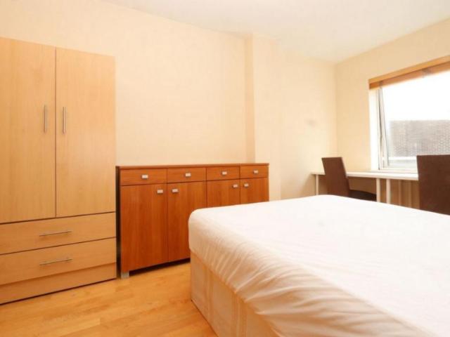 Shared Living/roommate 3 Bedroom For Rent London London 1300 ELS90559795