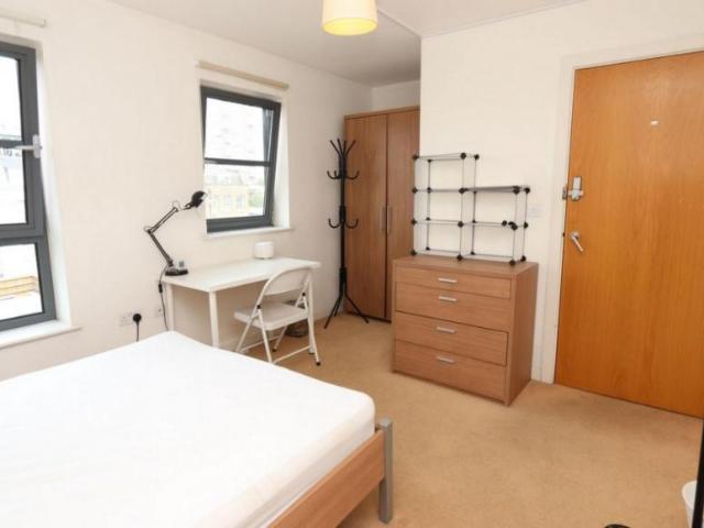 Shared Living/roommate 3 Bedroom For Rent London London 1300 ELS90560181